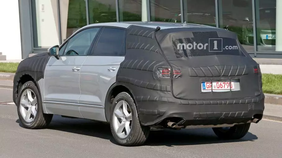 První špionážní záběry nového VW Touaregho se objevili 76544_4