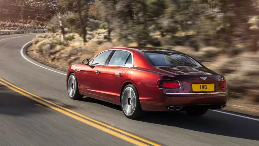 Bentley Flying Spur com um 