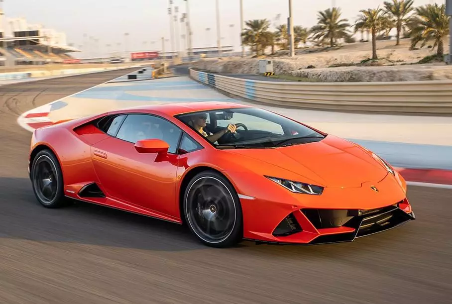 Lamborghini הודיעה עלות רובל של Haracan מעודכן 77786_1