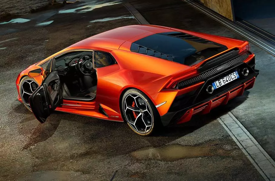 Lamborghini הודיעה עלות רובל של Haracan מעודכן 77786_2