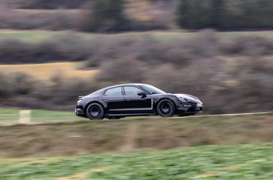 Porsche obdržel 20 tisíc předobjednávek pro elektrický Taycan 78893_1