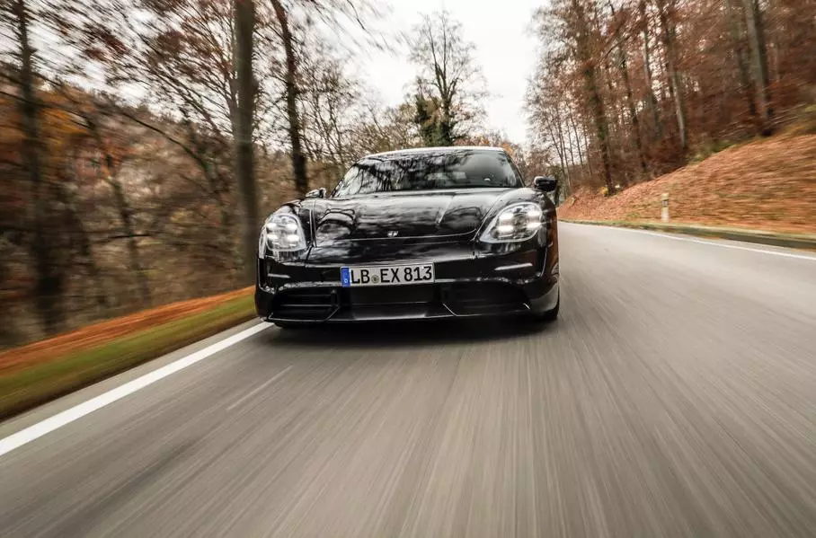 Porsche ontving 20 duizend pre-orders voor elektrische taycan 78893_2