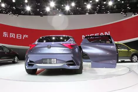 Nissan membangun jejaring sosial di dalam mobil 7895_6