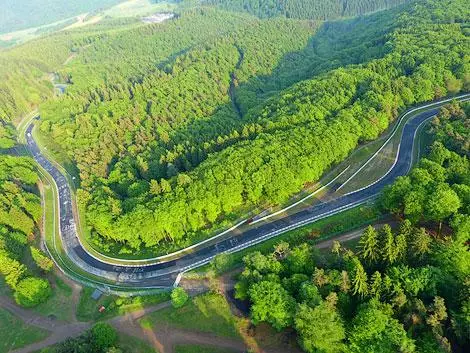 AutoClub آلمان تصمیم گرفت برای خرید nürburgring 79574_2