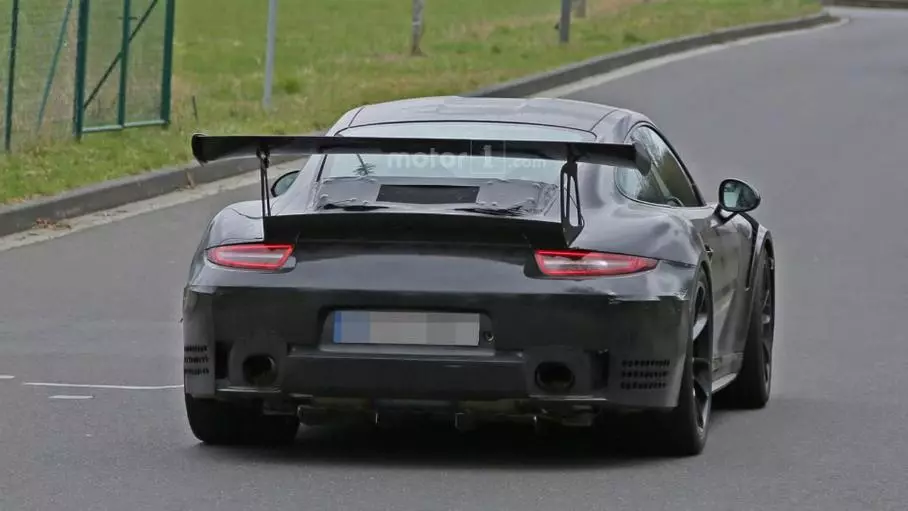 Porsche alportis la spurojn sur la testojn 911 79822_2