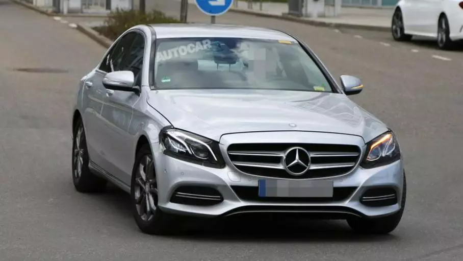 Actualizat Mercedes C-Class Fotografiat fără camuflaj 79971_1