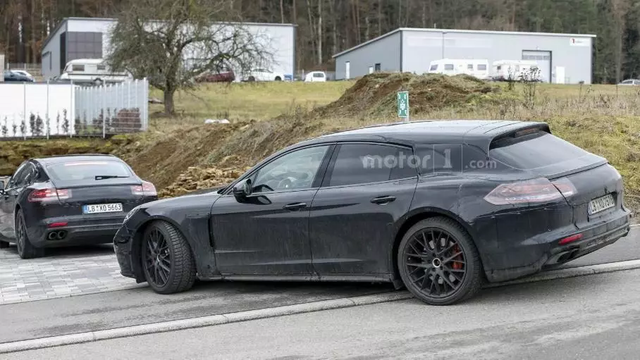 Rinne spiairí grianghraf den stáisiún Porsche Panamera an stáisiúin 80045_4