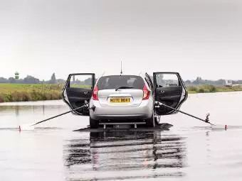 Nissan Note turned into a boat 8022_1