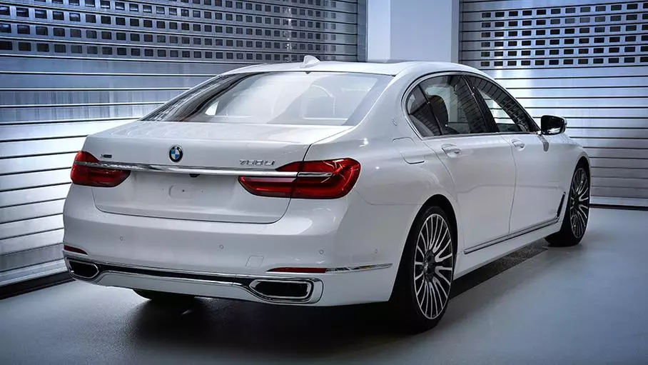 BMW «жеті» екі сәнді нұсқалар жасады 80344_5