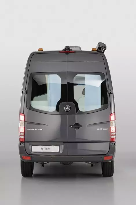 Mercedes se sprinter v bytě se šatní skříní a WC 81206_4