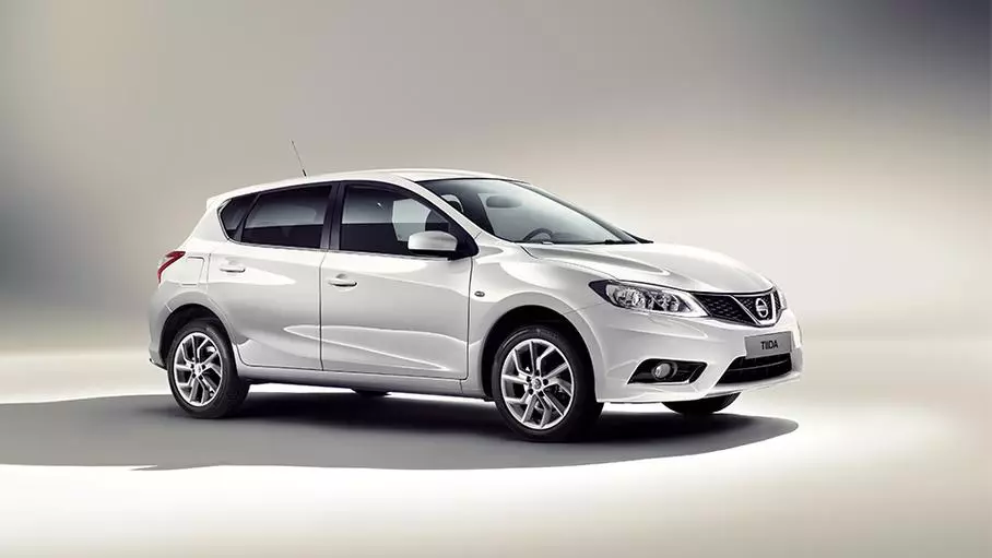 Nissan ha introdotto un nuovo hatchback per la Russia 8128_1