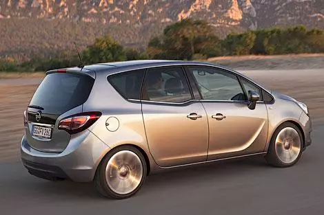 Жаңыланган Opel Meriva жаңы дизель менен жабдылган 8282_3