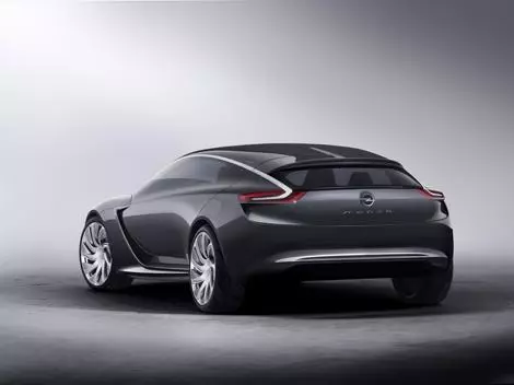 O concepto de Opel Monza resultou ser un hatchback con portas 