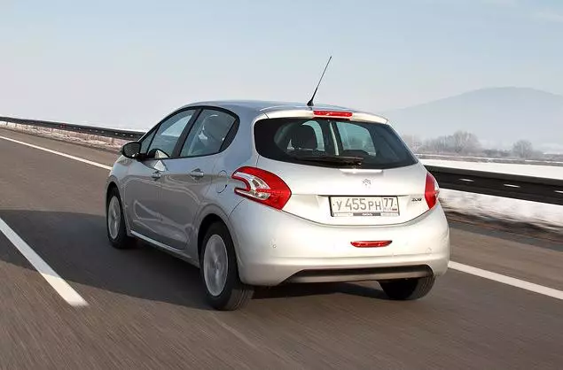 Hoće li Peugeot 208 djevojke sanjati? 8348_6