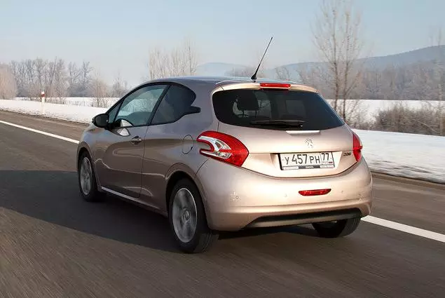 Peugeot 208 Охидын мөрөөдөл үү? 8348_8