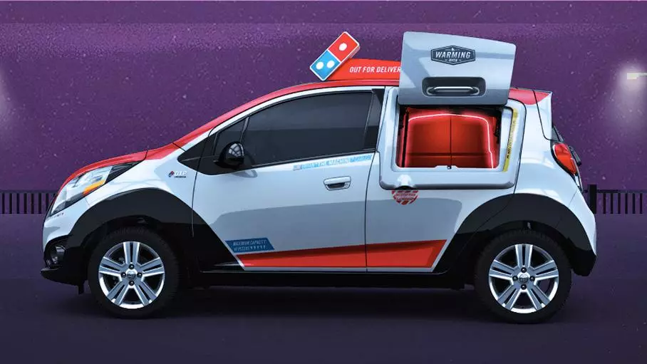 Il ristorante Domino's Pizza ha sviluppato un pizzabobile con un forno 83841_1