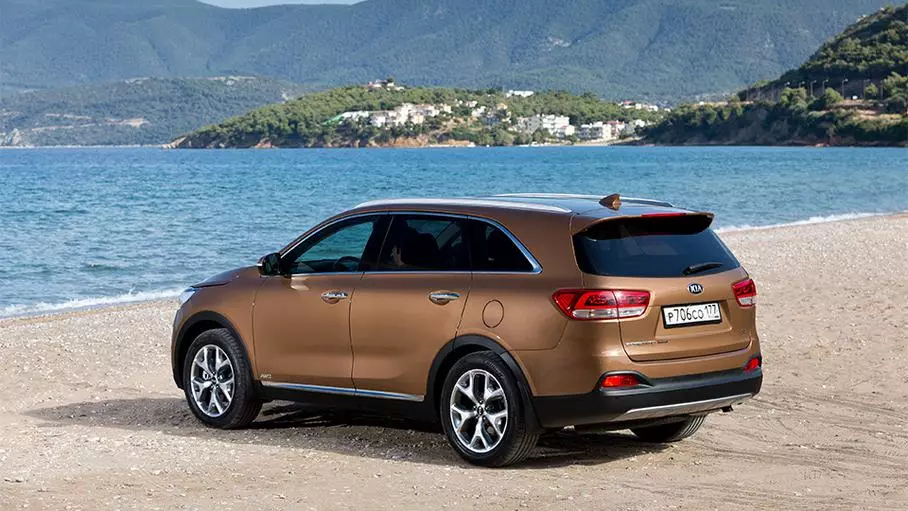 Kia ġab Sorento ġdid għar-Russja bil-gażolina V6 83908_2