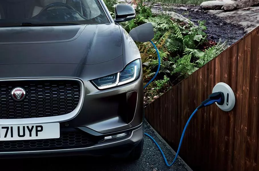 Nagsimula ang pagbebenta ni Jaguar sa Russia 400-strong electrictry. 84092_2