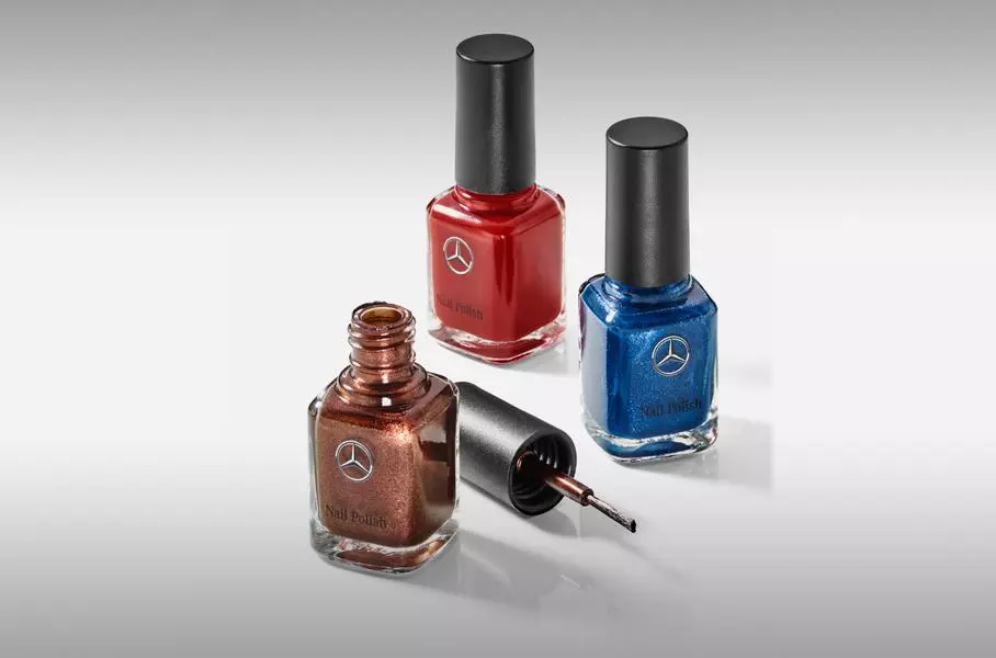 Mercedes-Benz branded gifts for Christmas: nail polish and collars 84342_1