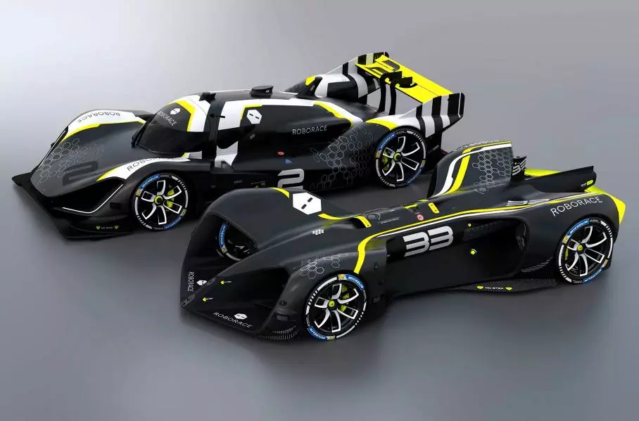 The Roborace series refused the idea of ​​completely unmanned races. 84789_3