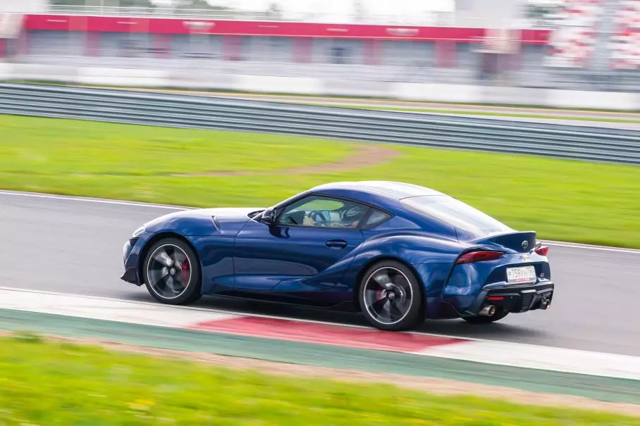 TOYOTA SUPRA KUNDËR PORSCHE 718 CAYMAN GTS 8518_11