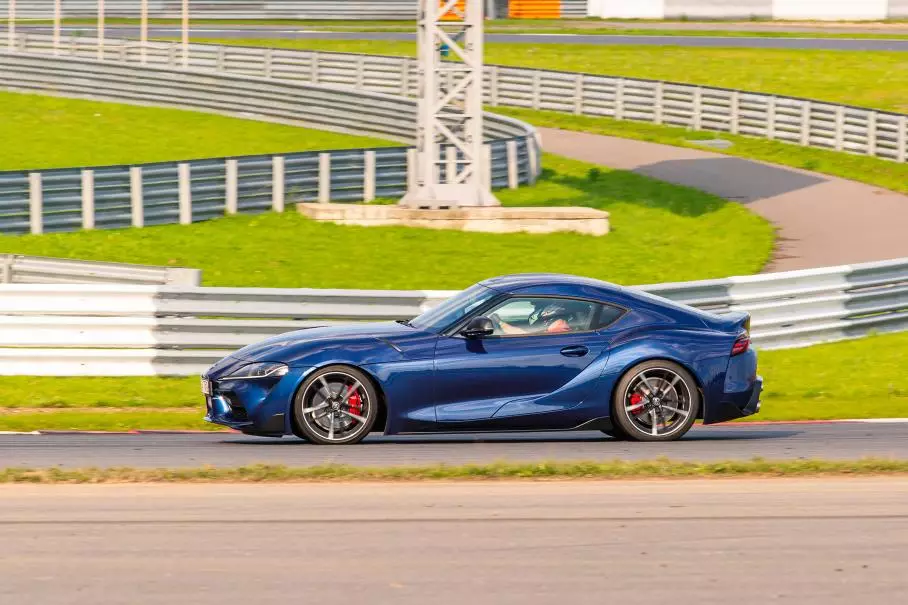 Toyota supra ka dhanka ah Porsche 718 Cayman GTS 8518_12