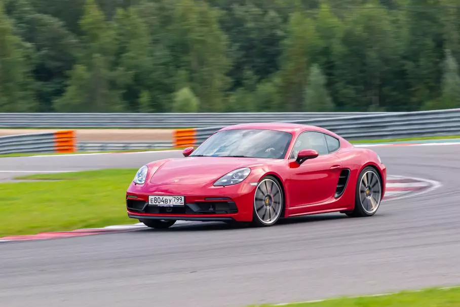 Toyota supra protiv Porsche 718 Cayman GTS 8518_7