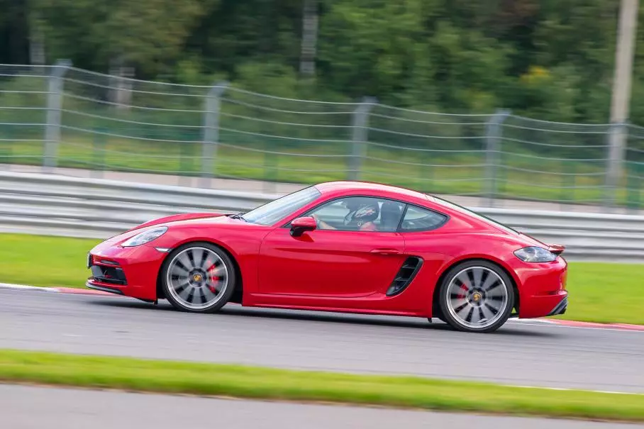 TOYOTA SUPRA KUNDËR PORSCHE 718 CAYMAN GTS 8518_8