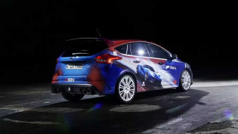 Ford dedicated a special Focus RS racing simulator 85612_2