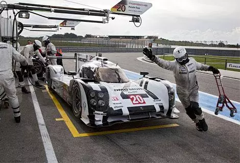 ทีม Porsche เสร็จสิ้นการทดสอบไฮบริดสำหรับ Le Mans 8573_2