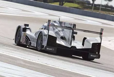 A Porsche csapat befejezte a hibrid tesztet a Le Mans számára 8573_6