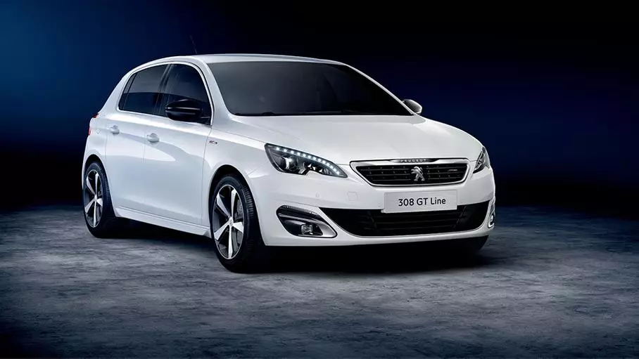 Peugeot 308 se objevil v Rusku ve stylu horkého poklopu 86700_1