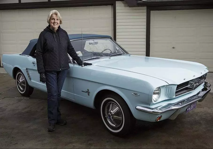 Family of 54 caught the first Ford Mustang. Now it costs 100 times more expensive 86797_1