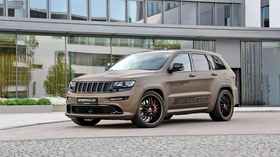 Горещ Jeep Grand Cherokee добави механично вещество 87181_1