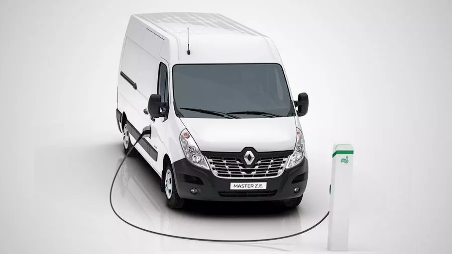 Renault Master Van электр энергиясын өткөрүп берди 8756_1