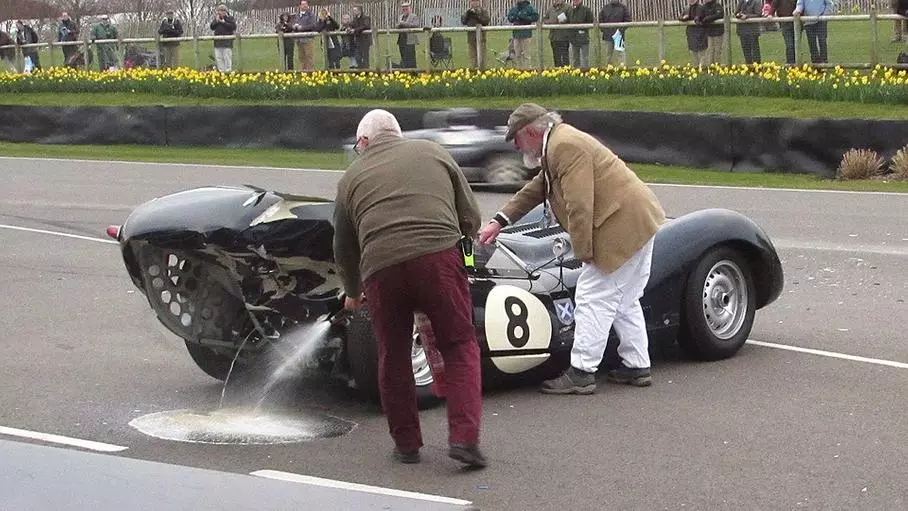 In Goodwood, broke two rare cars by 7.5 million dollars 88098_2