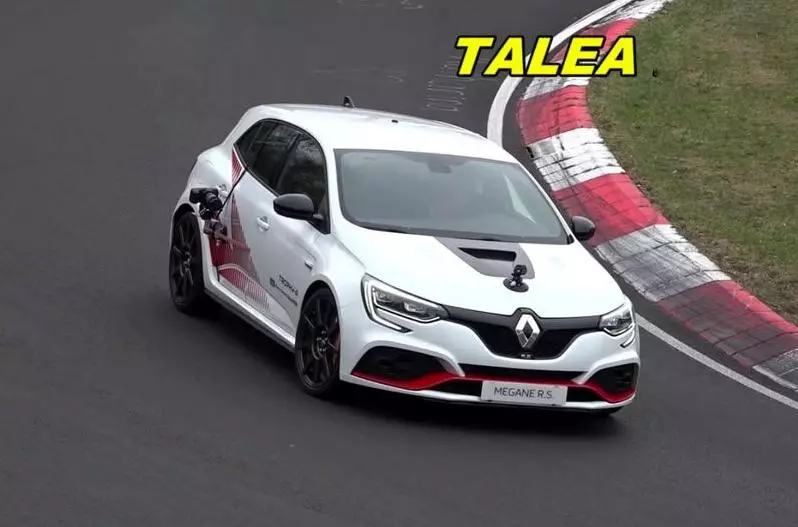 Новы трэкавы Renault Megane RS выехаў на Нюрбургрінг без камуфляжу 8811_1