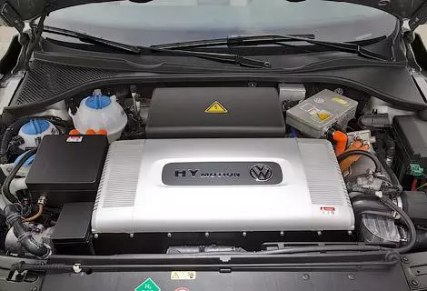 VW Golf has become the first hydrogen machine on the MQB chassis 88510_3