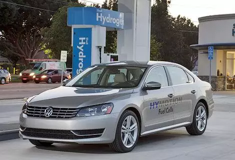 VW Golf has become the first hydrogen machine on the MQB chassis 88510_5