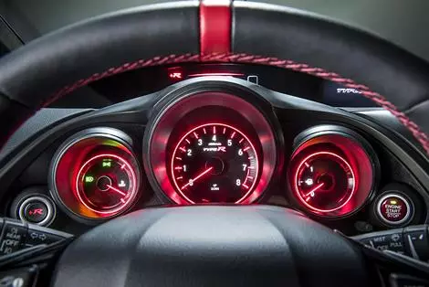 Honda told about the dynamics of serial hot hatch Civic Type R 88545_3