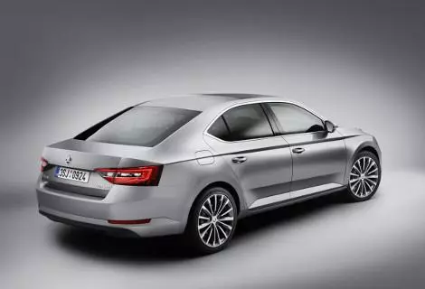 Skoda showed a new generation Superb 88657_3