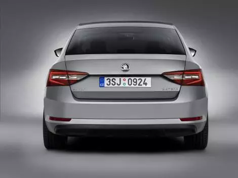 Skoda showed a new generation Superb 88657_5