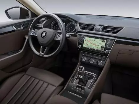 Skoda showed a new generation Superb 88657_6