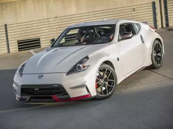 Saamgestelde Nissan 370Z NISMO toegerus met 'n 