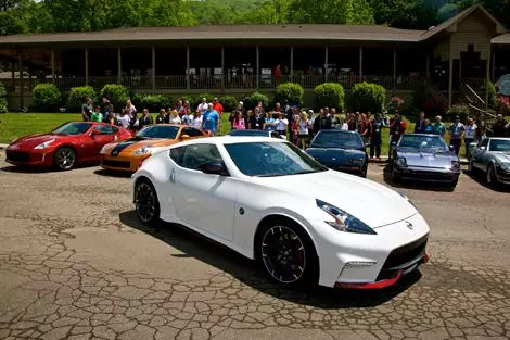 Saamgestelde Nissan 370Z NISMO toegerus met 'n 