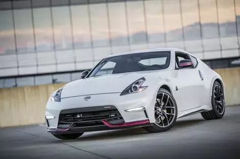 Saamgestelde Nissan 370Z NISMO toegerus met 'n 