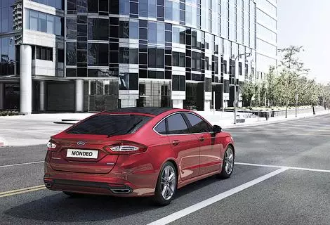 Ford het besluit op die eienskappe van die nuwe Mondeo 88834_3