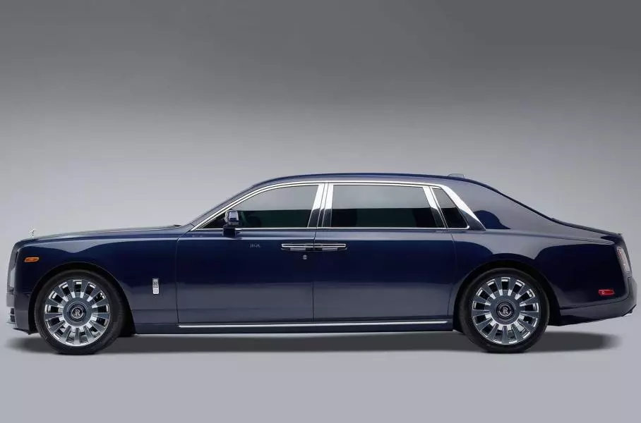 Rolls-Royce dekoréiert Phantom mat engem eenzegaartege Bam: hie missen dräi Joer waarden 8938_2