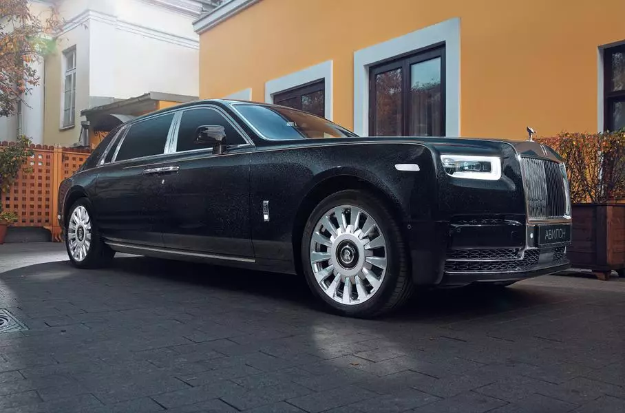 W Rolls-Royce wyjaśnili, dlaczego Phantom pozostanie bez napędu 8941_1