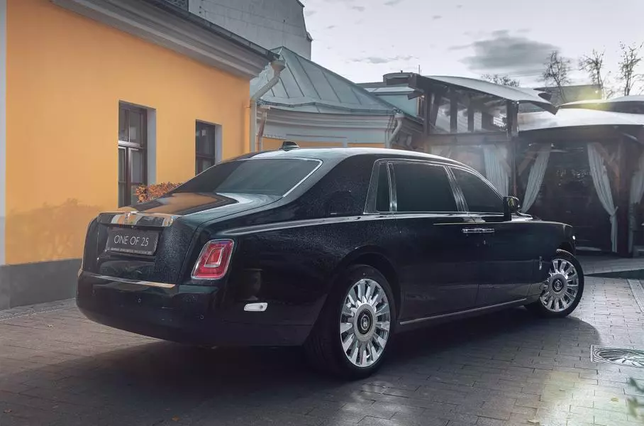 W Rolls-Royce wyjaśnili, dlaczego Phantom pozostanie bez napędu 8941_3